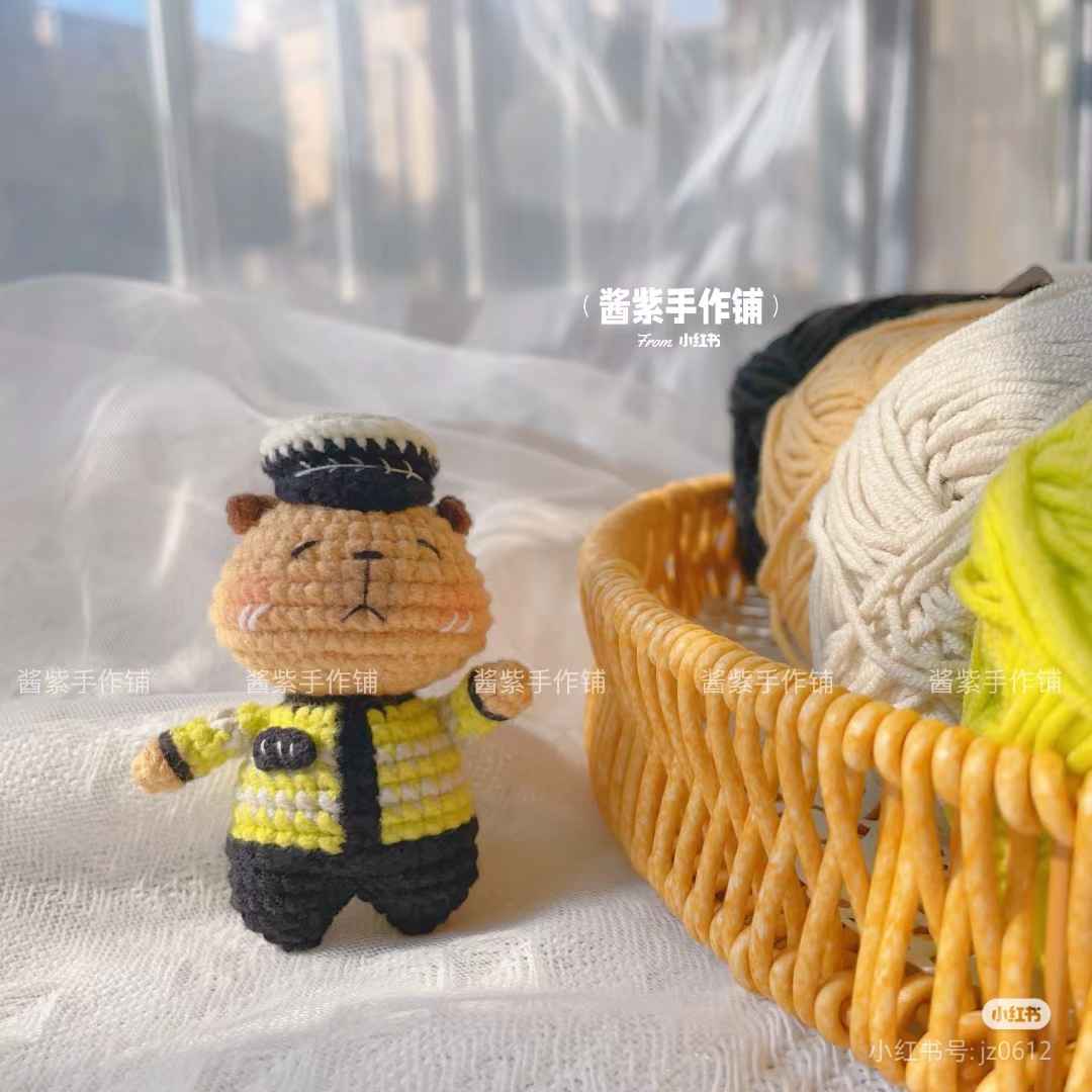 Chart móc Capybara cảnh sát giao thông - Free crochet Traffic Police ...